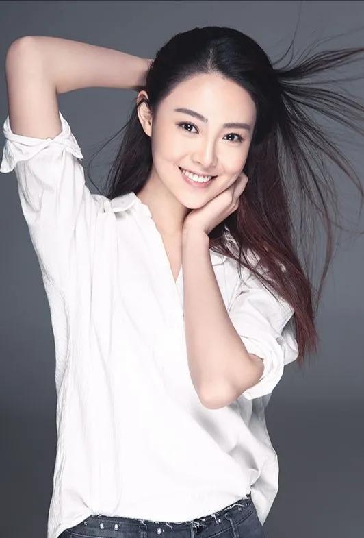 Sun Xiaolun, post-95 female star - iNEWS