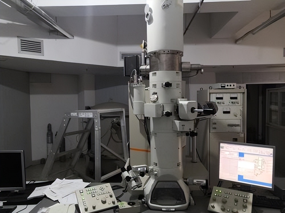 Liquid Phase Transmission Electron Microscopy: Methods and Applications - iMedia