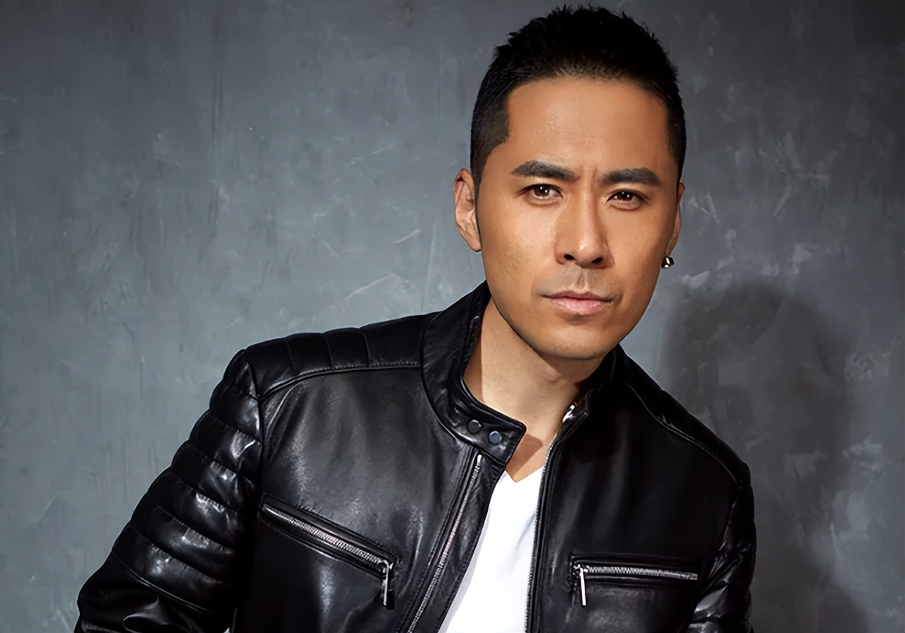 48-year-old Huang Zheng's family life is on fire, the small yard is ...