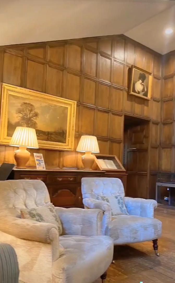 Li Xiangshao's daughter's British dormitory, Wang Shiling has a ...