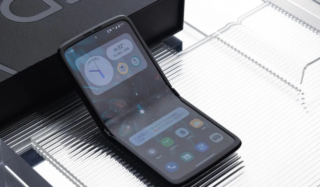 Equipped with Snapdragon 8+ processor, it is the first folding screen ...