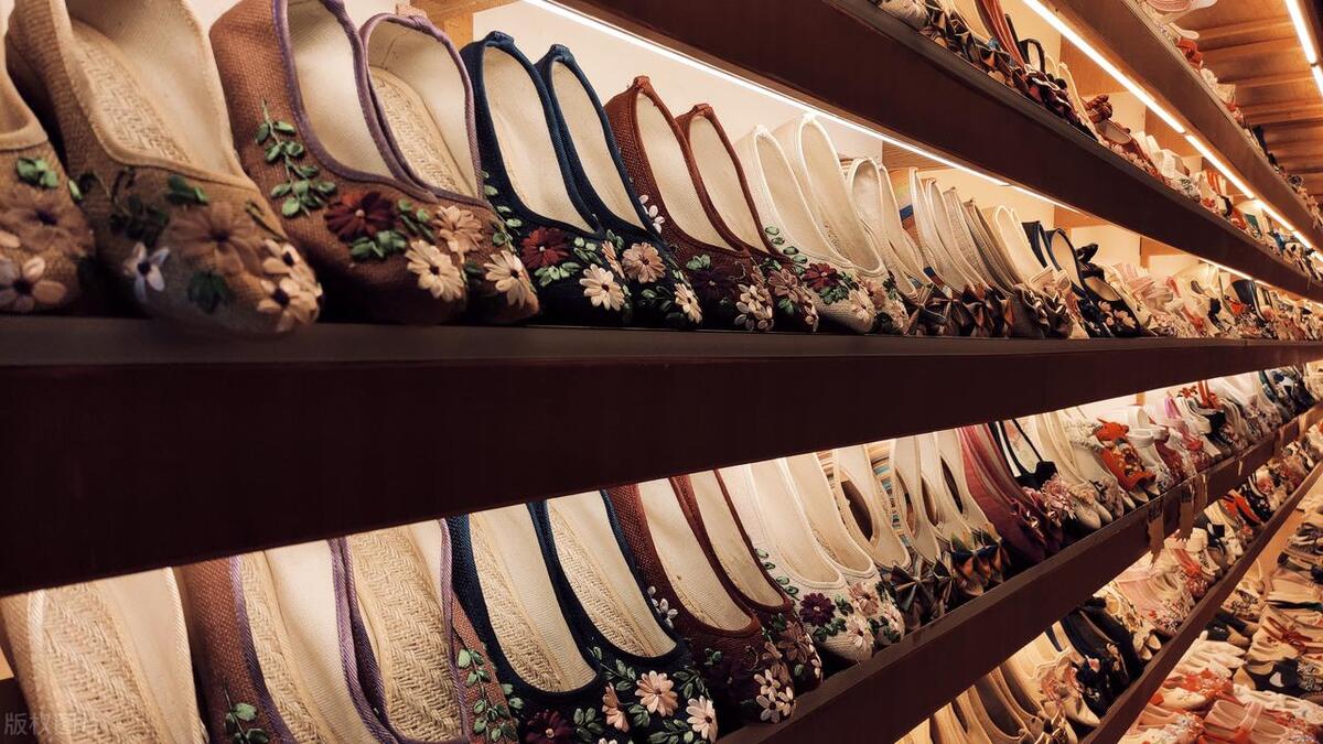 Embroidered shoes: a work of art in traditional culture - iMedia