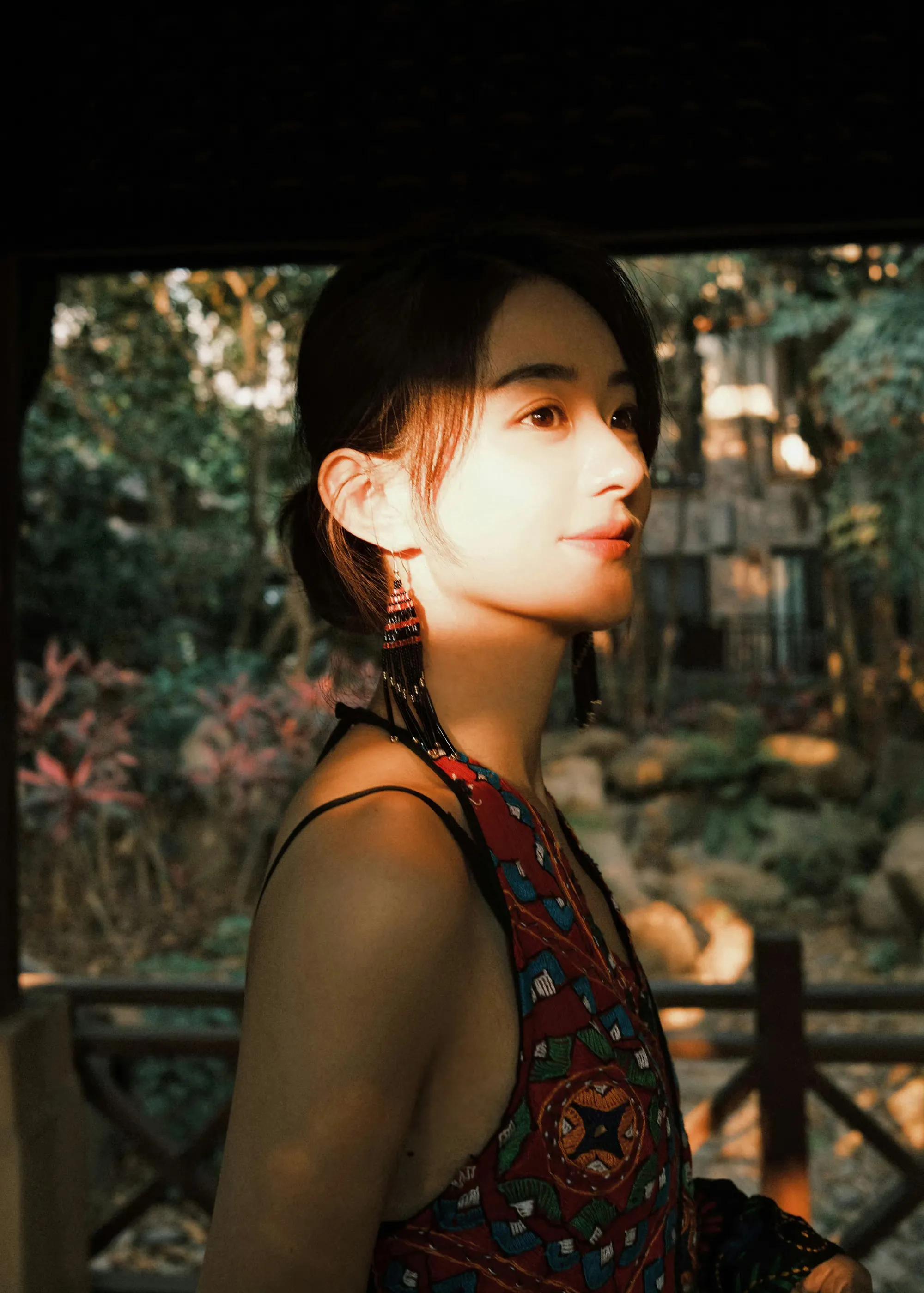 Zhao Liying's exotic style is taken casually - iNEWS