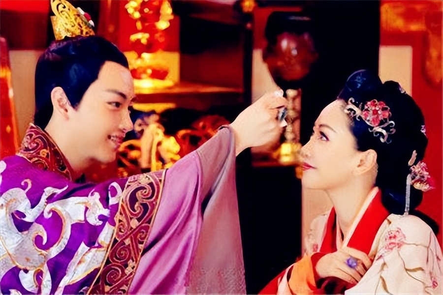 "Wan Nian's Second Girl" Yang Rong: She was beaten in the face by Jiang ...