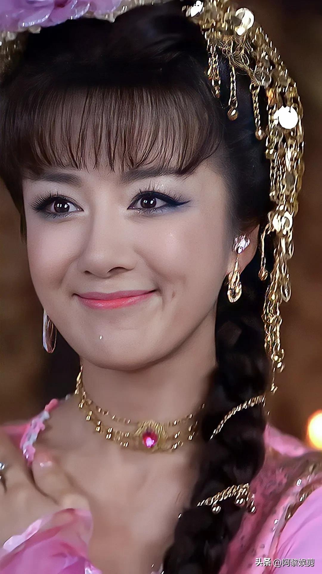 Li Yixiao: The immortal figure is missing, with ice muscles and jade ...