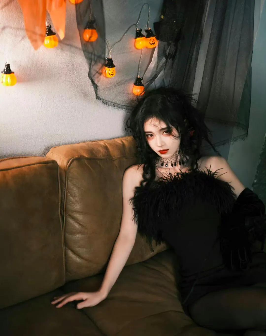 Ju Jingyi finally managed to achieve a Hong Kong style look, but in the ...