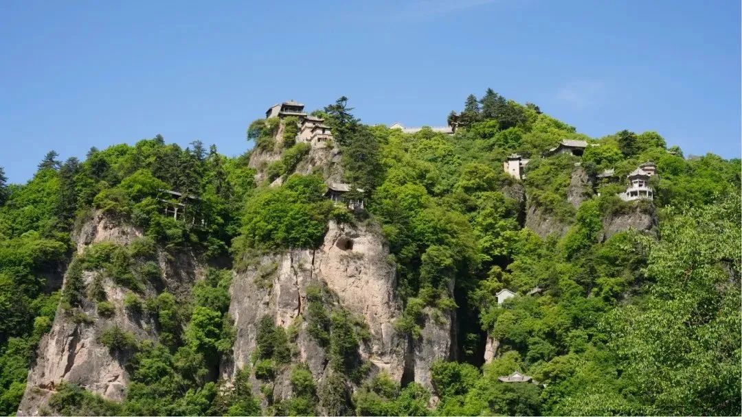 The spring breeze has brought green peaks to the scene, sharing Gansu's ...