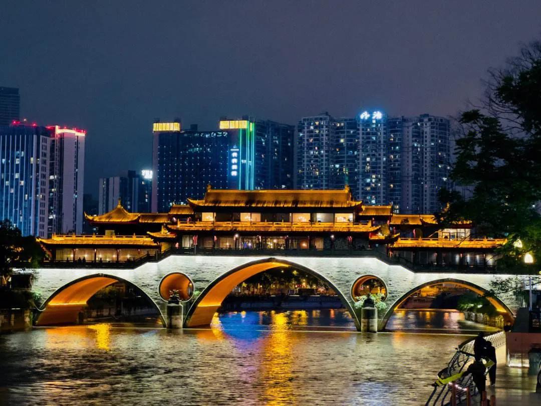 What was it like to travel to Chengdu for the first time? - iNEWS