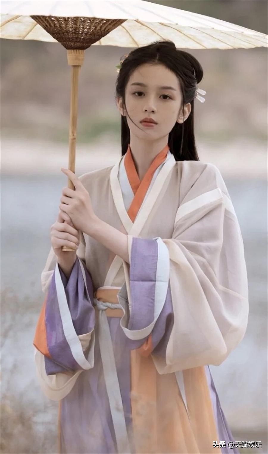 Photo album of film and television actress Zhou Ye (13) - iNEWS