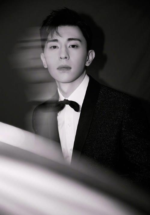 Deng Lun, who has disappeared for nearly a year and a half, tore the ...