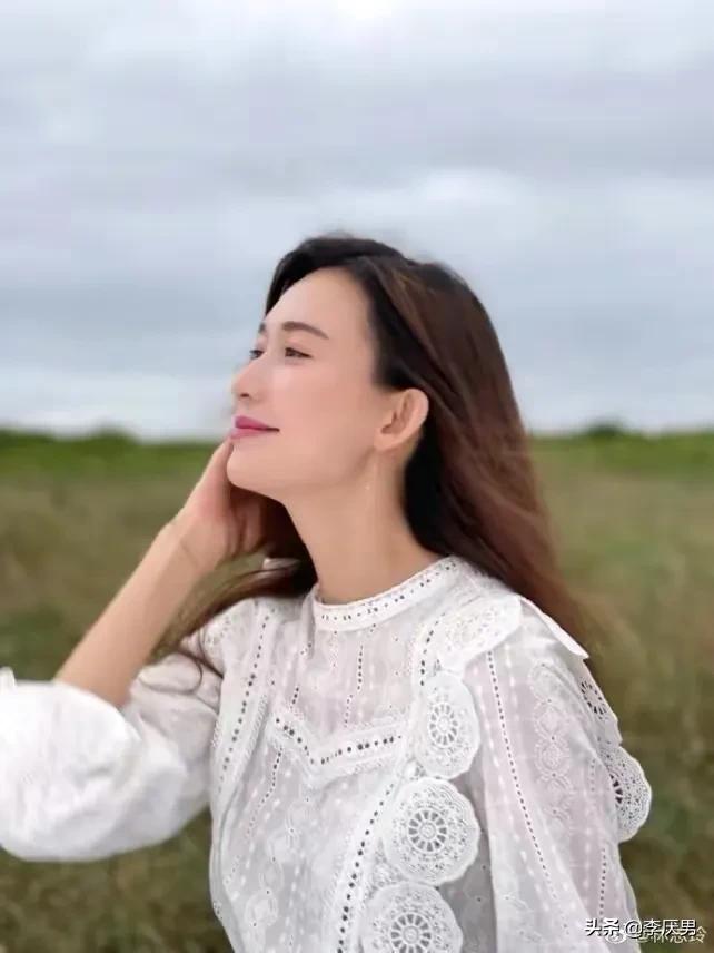 47-year-old Lin Chiling officially announced the birth of a child ...