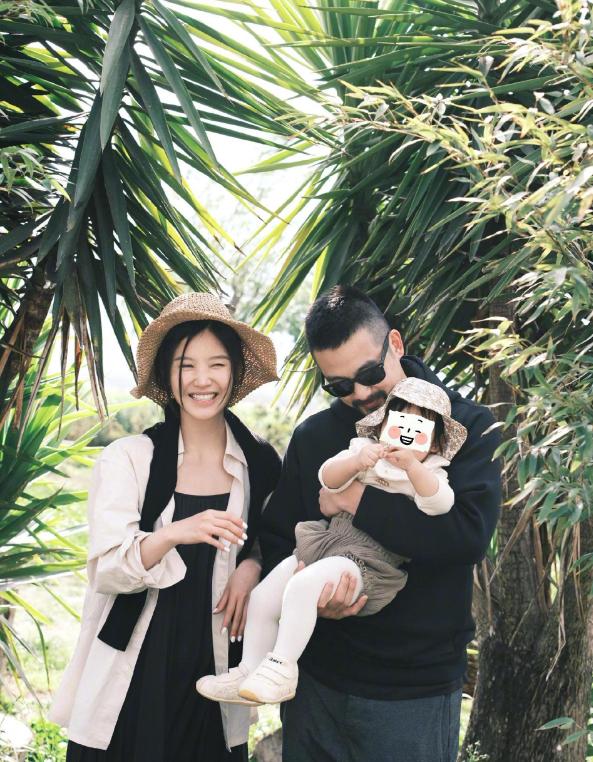 Yang Zishan posted her daughter in a mermaid dress, jokingly called her ...