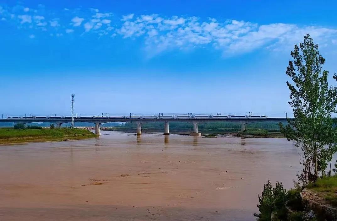 Xi'an: The Weihe River in Early Autumn - iNEWS