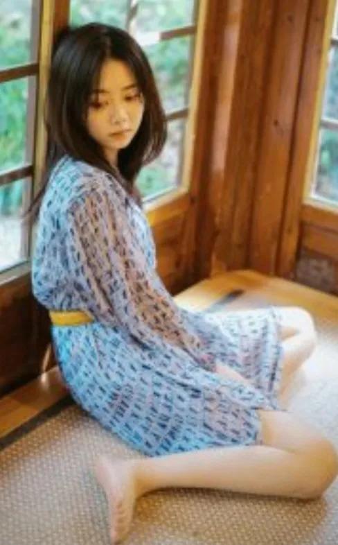 Big beauty Tan Songyun's beautiful legs and jade feet - iMedia