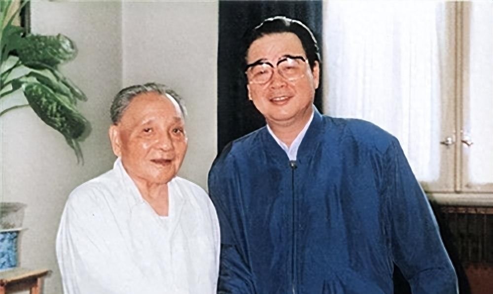 In 1984, a rare family portrait of Li Peng, in which his wife Zhu Lin ...