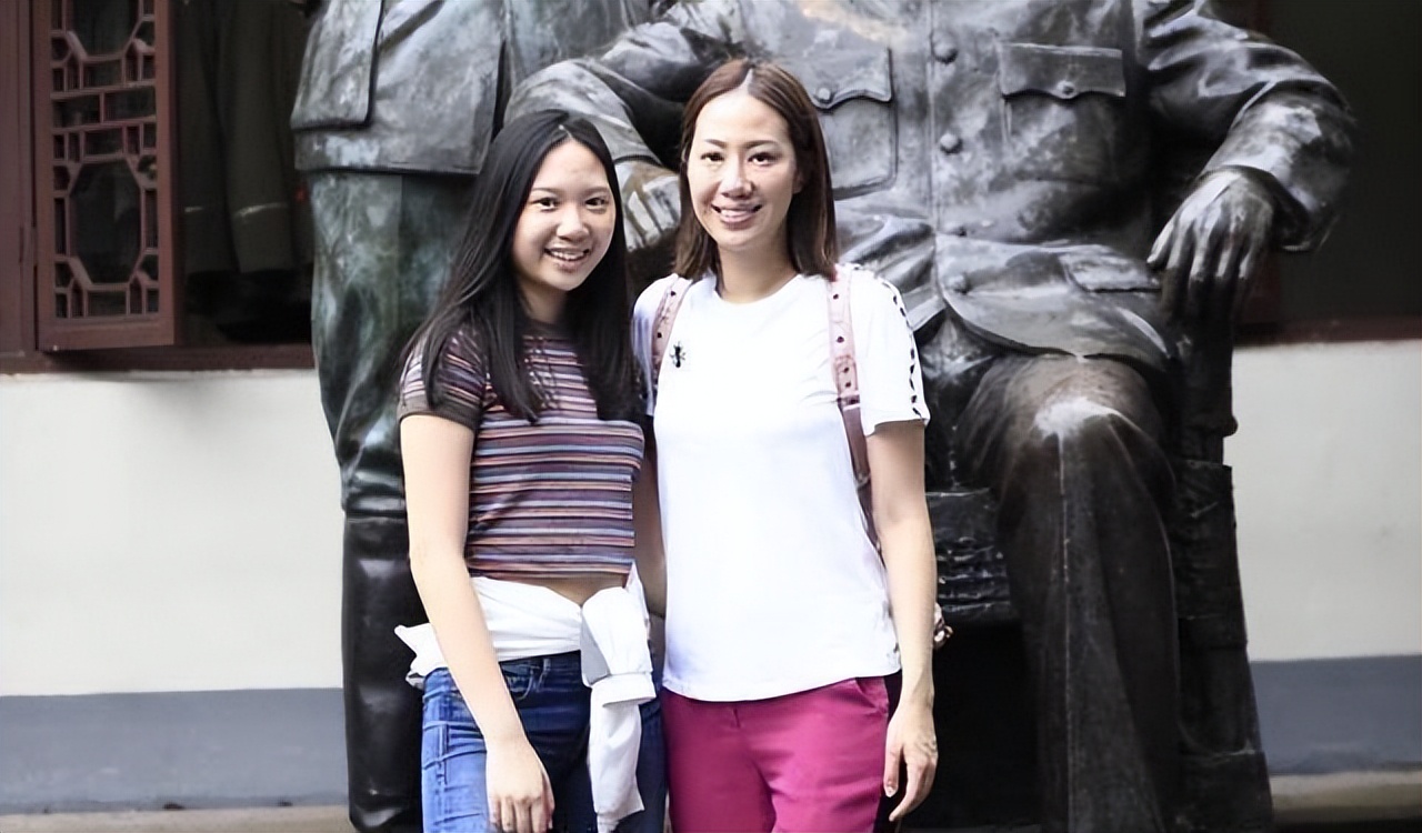 Donnie Yen's daughter shoots magazine covers, 15-year-old Zhen Ziru ...