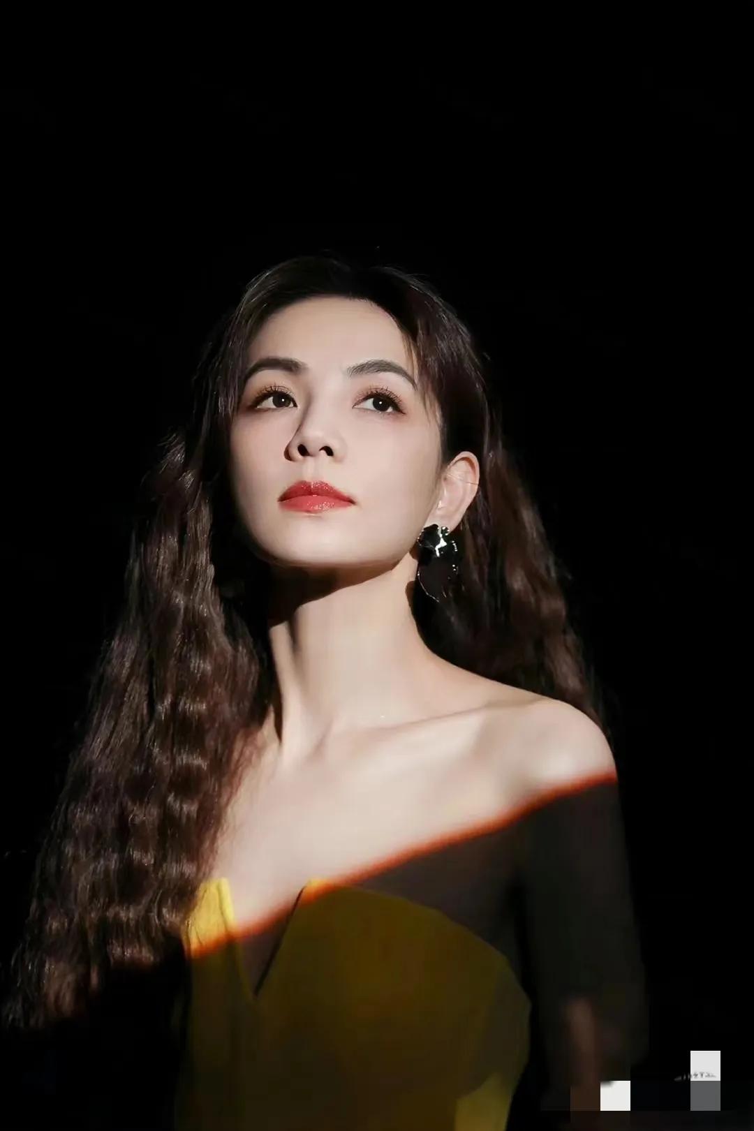 Sisters Who Make Waves Season 4 took the "Chengfeng Founder of the Year" throne in a group night ...