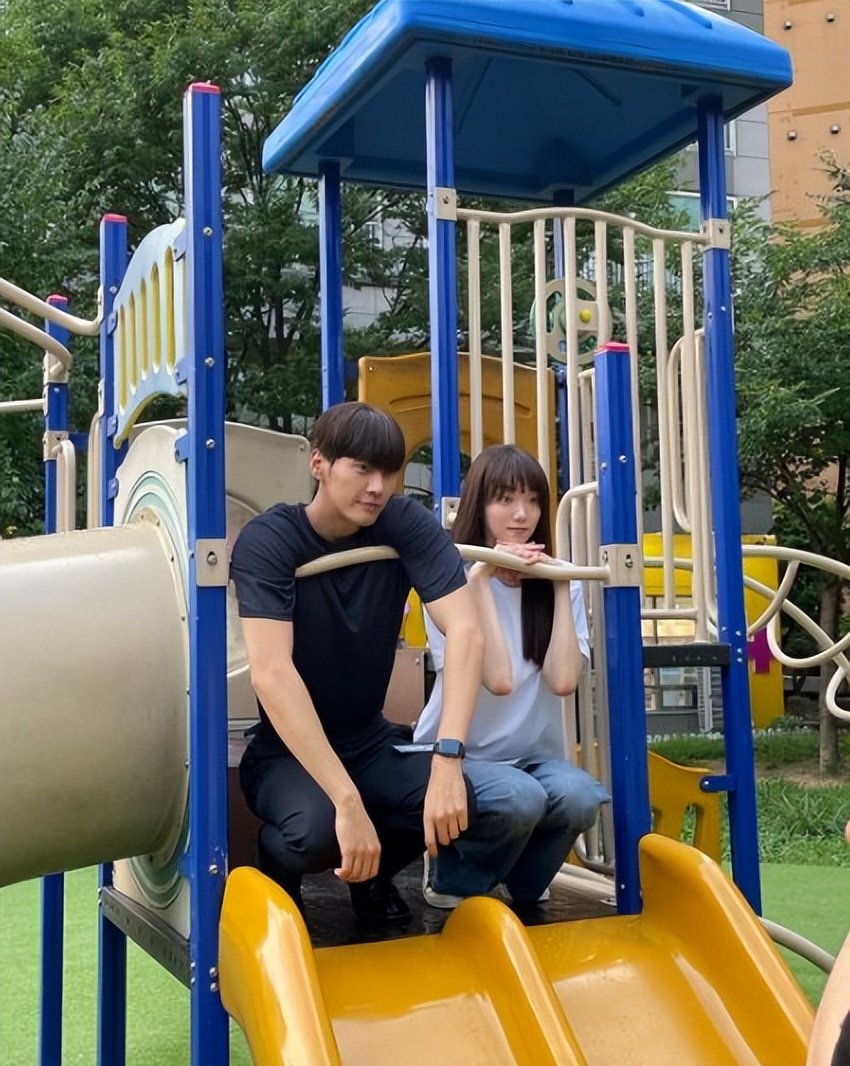 Li Jingcheng posted a farewell to "So This Is Love", and the interaction with Kim Young Kwang ...