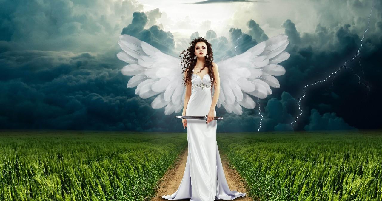 Do humans with wings really exist? - iNEWS