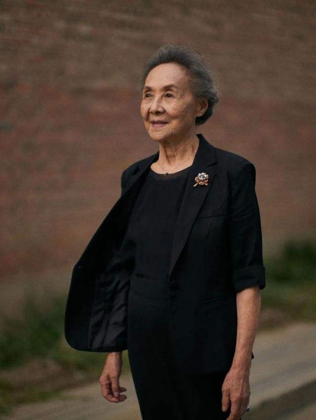 Wu Yanshu: After becoming a filmmaker at the age of 84, after sending ...