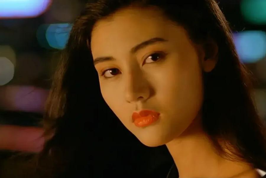 Li Jiaxin, who is known as "Stunningly Beautiful", how did she become ...