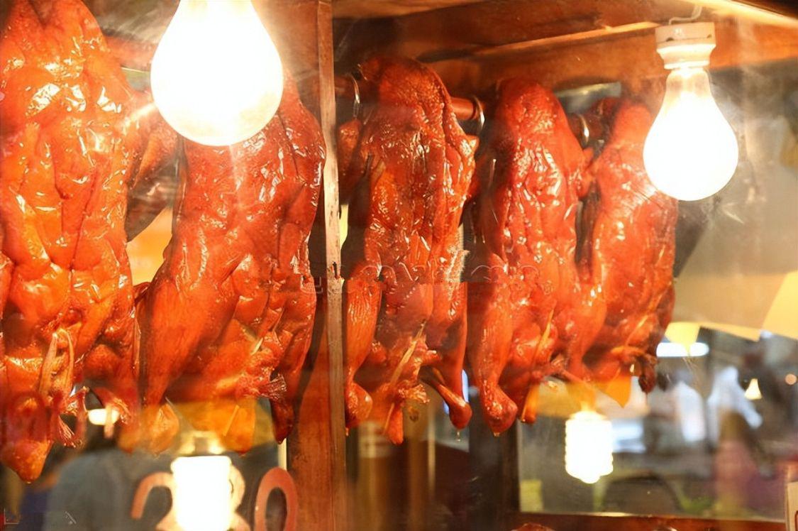 A whole cheap roast duck of more than ten yuan on the street, dare to ...