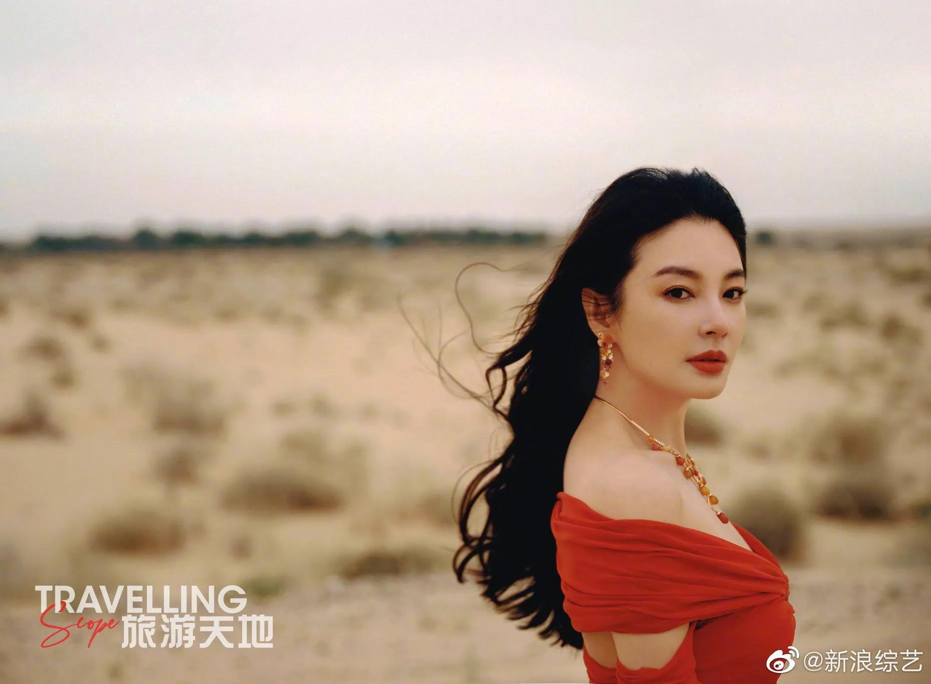 Zhang Yuqi wears a red dress so conspicuous in the desert - iMedia
