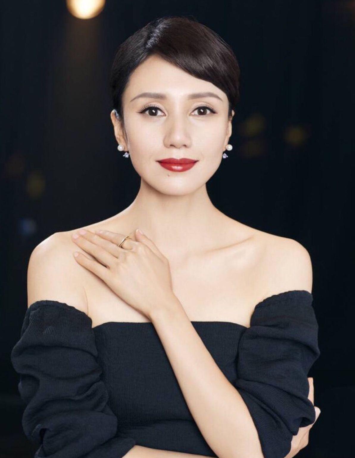 45-year-old Yuan Quan's recent photo exposure: Feng Guo Wuhen's calm and real temperament beauty ...