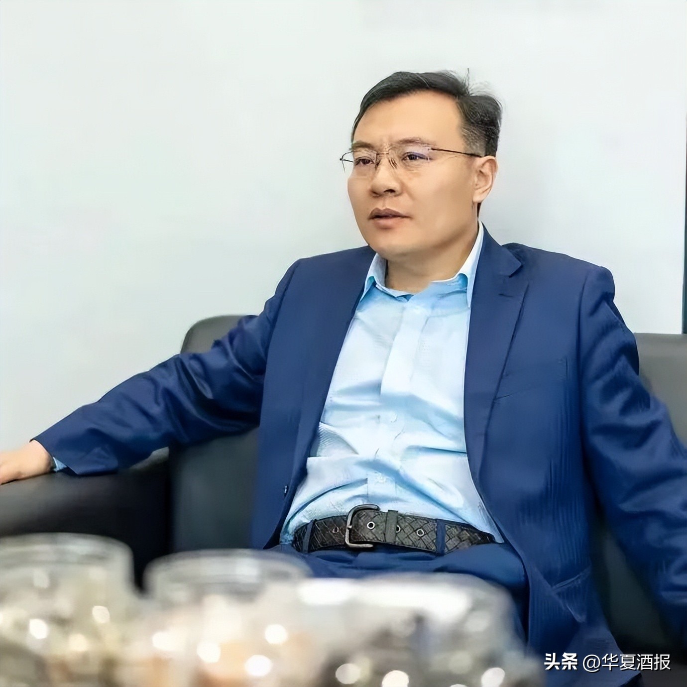 Famous economist Ren Zeping signed a contract with the top rice wine ...