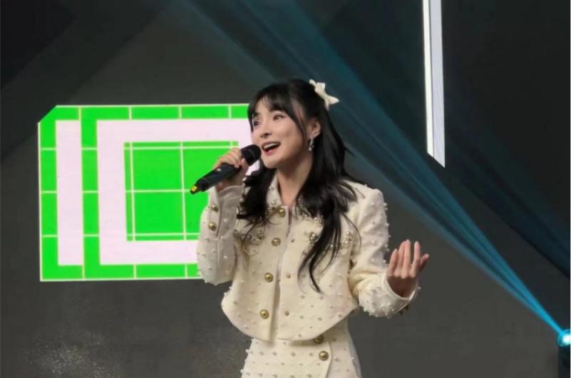 Fanxing Huyu Wen Yixin attended the Starlight Festival and achieved the ...