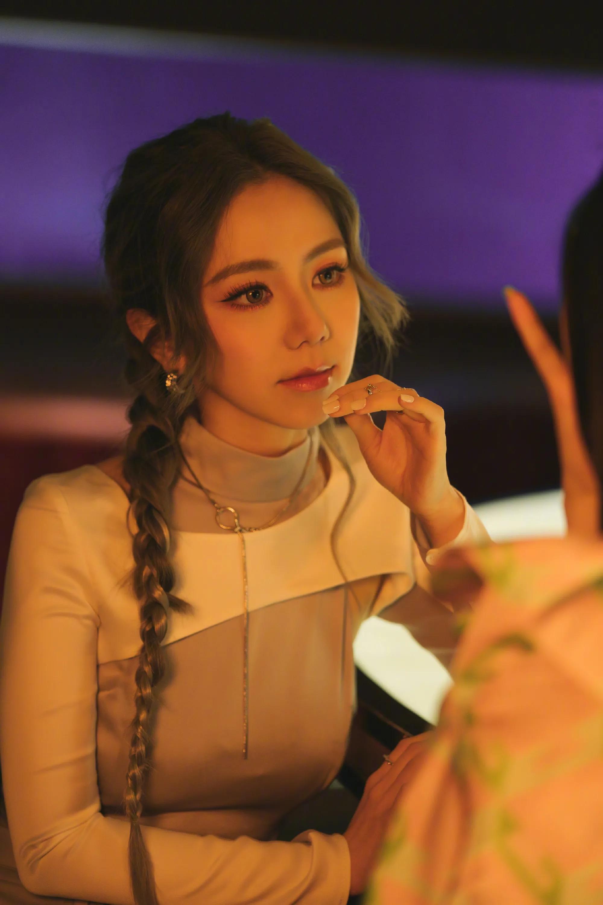 The story of Deng Ziqi's "Beyond Light Years" sung until his death, but ...