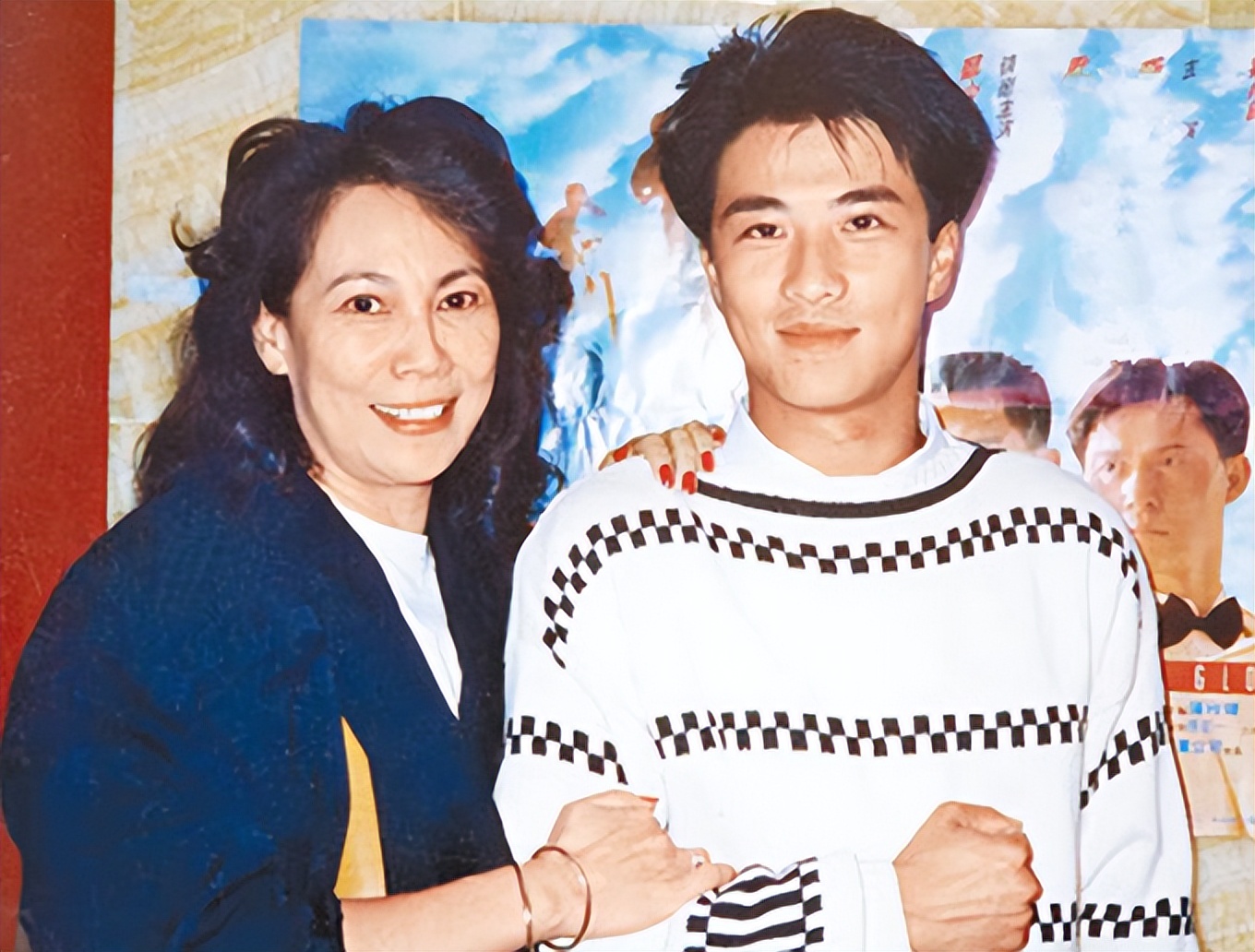 The 1st anniversary of Wang Yu's death! Wang Xinping posted black and ...