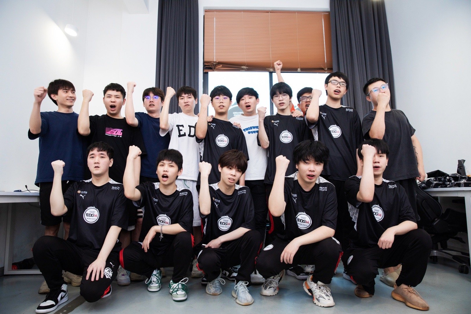 EDGM爆了大冷門！4-2淘汰XYG，三年之約才剛剛開始，當年也是亞軍 - 資訊咖