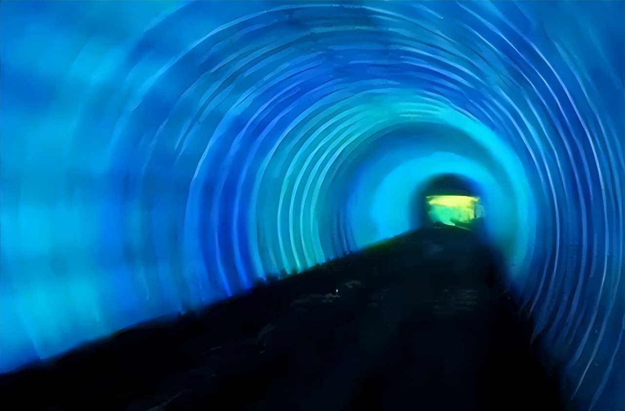 Flight 914 travels through time and space - iNEWS