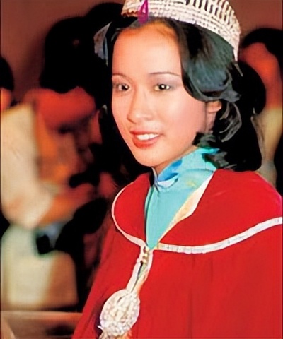Zhu Lingling: The first Hong Kong sister to marry a wealthy family, she ...