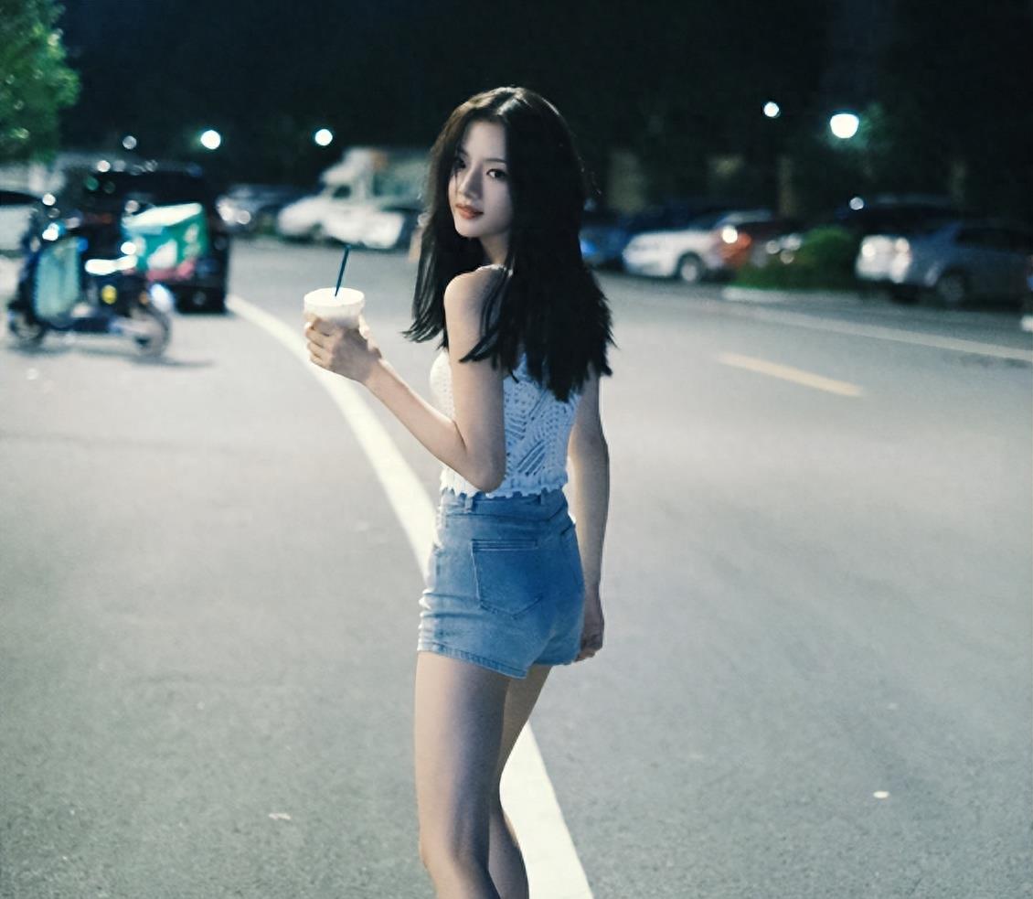 Ren Min's love affair was exposed, the target is a new director, but fans are not happy! - iMedia