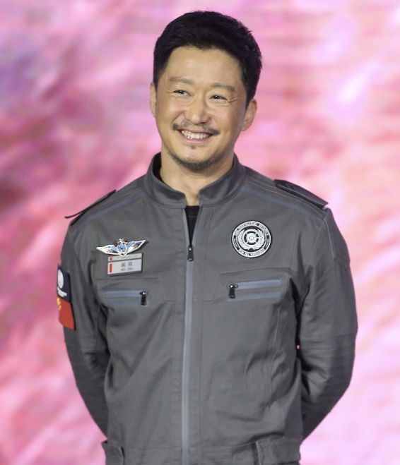 Wu Jing, Jason Statham, eating dumplings on the Bund - iNEWS