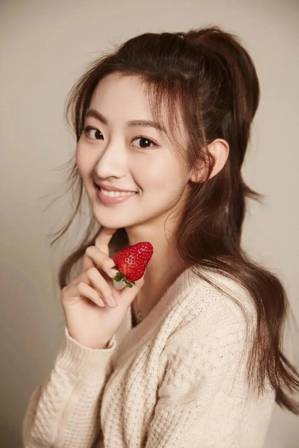 The new version of "Sword" Zhao Ling'er became popular before it was broadcast, and Xiaohua Yang ...