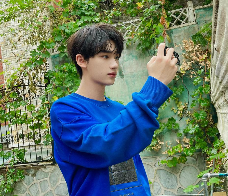 Ding Chengxin's autumn outfits are too cute, worthy of being a member ...