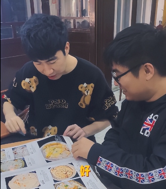 Wang Wenjian made his debut on the rebroadcast, and he kept giving ...