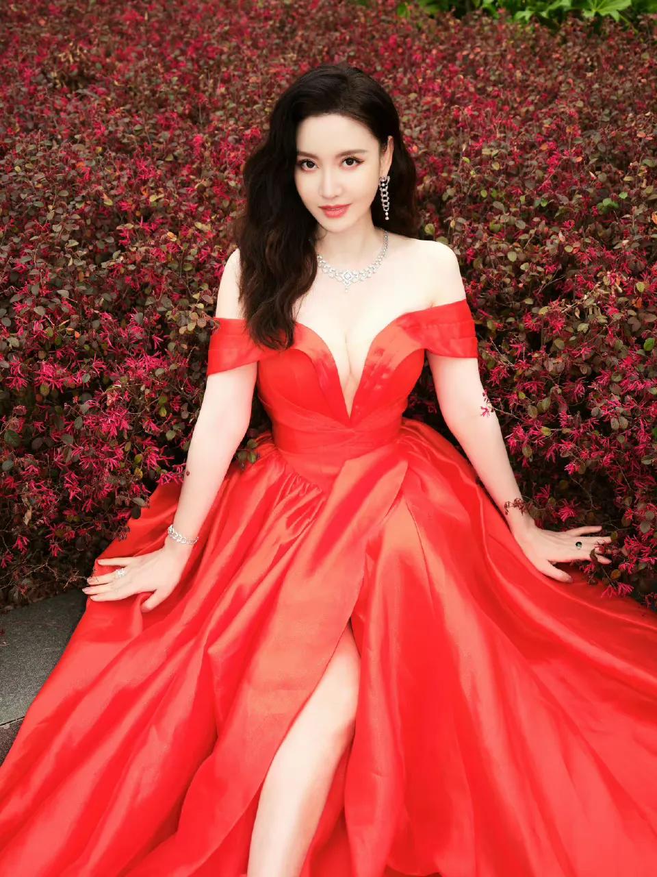 Zhang Meng is really beautiful and charming - iNEWS