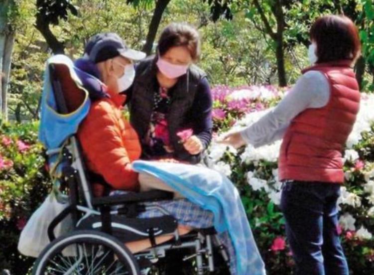 The 1st anniversary of Wang Yu's death! Wang Xinping posted black and ...