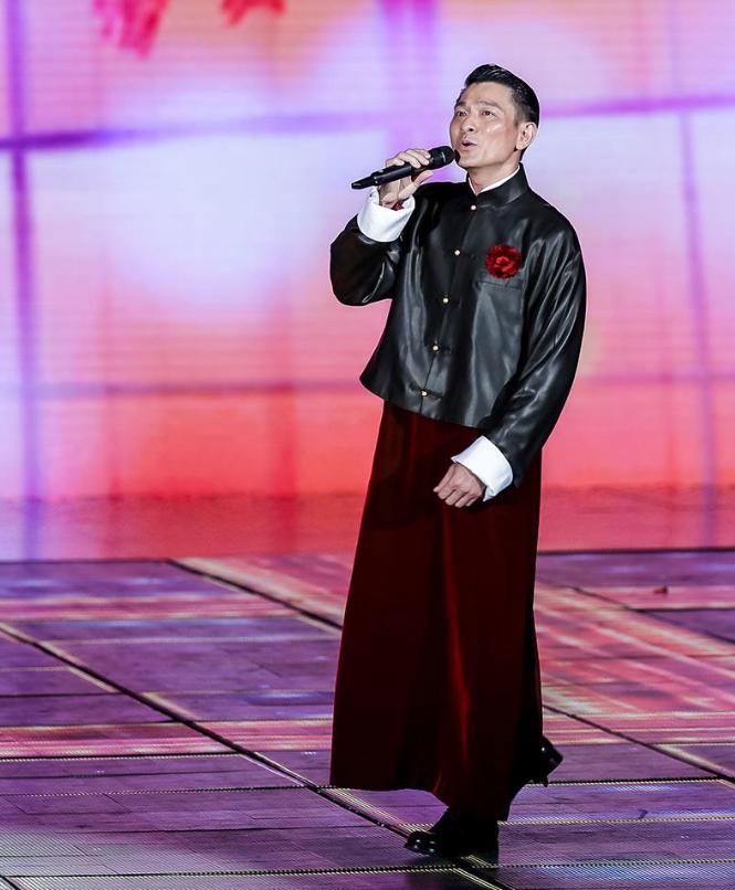 A ruffian with a handsome face, and an official full of prestige! The ...