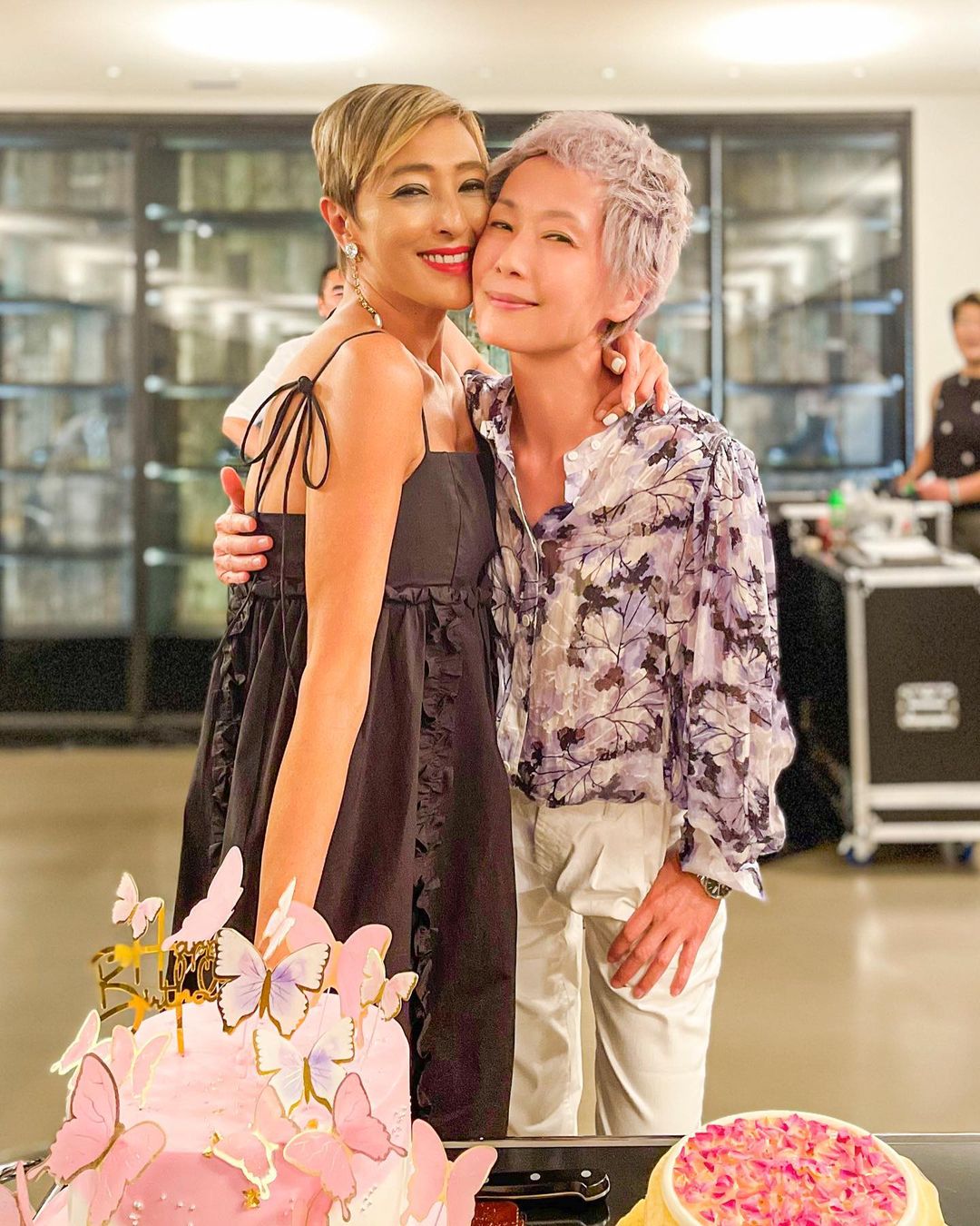 54-year-old Qiu Shuzhen and her wealthy husband and daughter celebrate ...