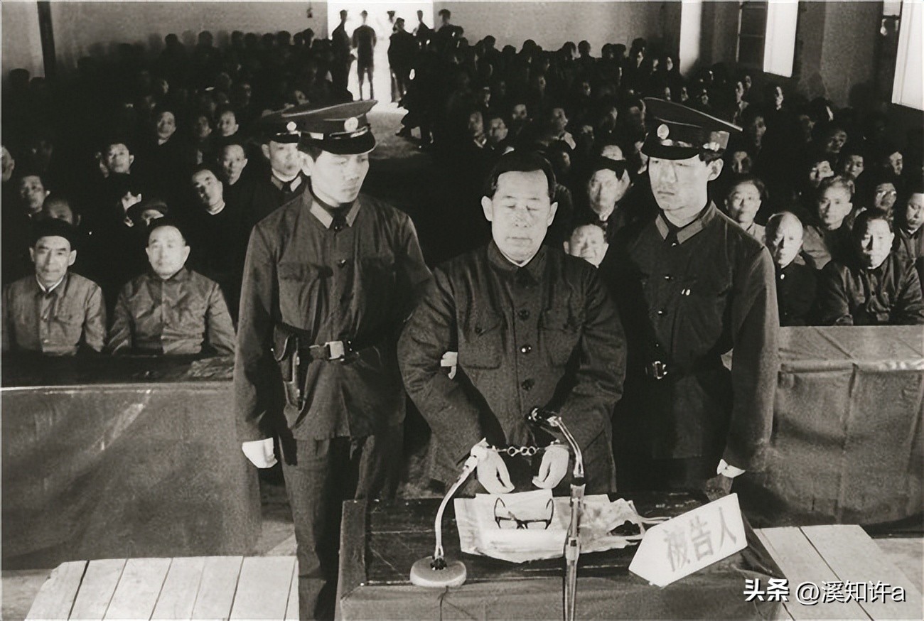 In 1976, Ye Jianying was ordered to arrest Wang Hongwen, but Wang ...