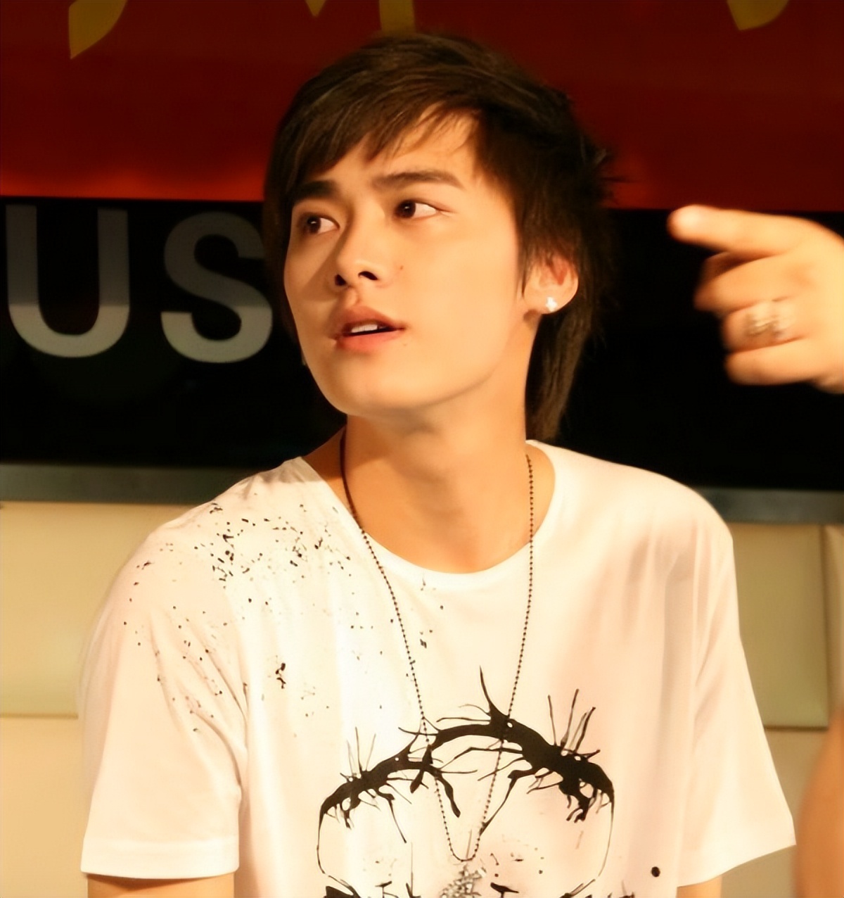 Li Yifeng and Yang Mi kiss scene, who noticed Li Yifeng's hand ...