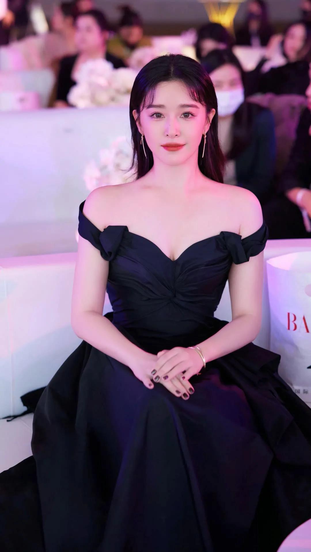 Beauty star "Kan Qingzi" sexy photo - iNEWS