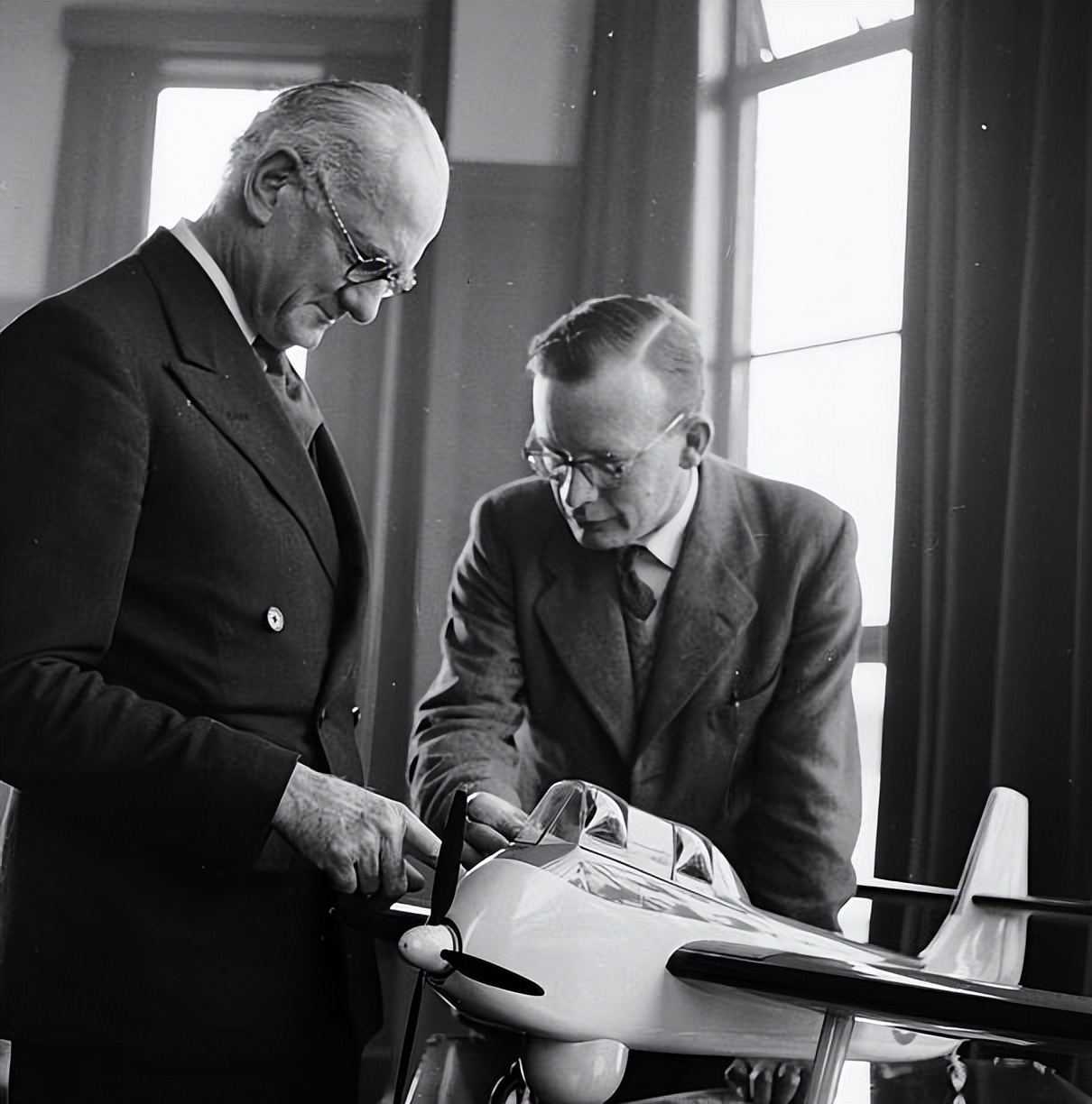 Fun Flying Machine 35 - Camel on Deck - Short Seagull - iNEWS