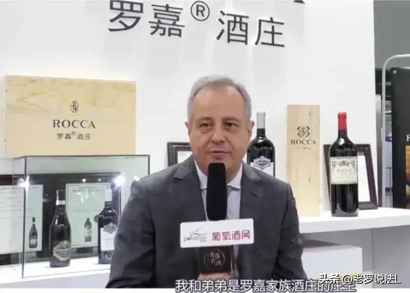 From the table of Luojia and vegetables, the bottle is opened and the ...