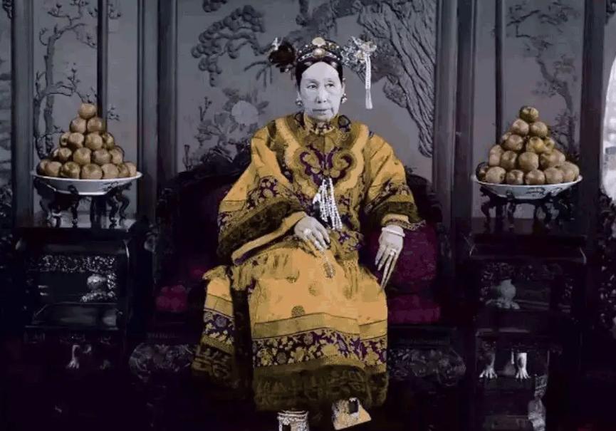 In the late Qing Dynasty, the eunuch Cui Yugui threw Concubine Zhen ...